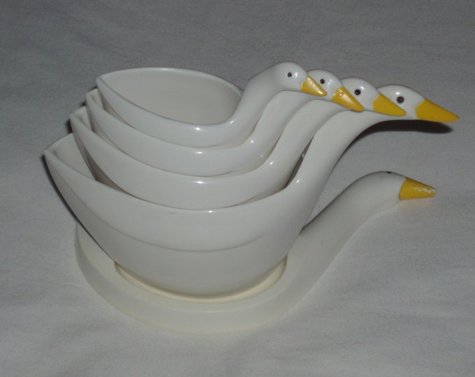 Vintage Duck Measuring Cups and Spoon Rest - Etsy