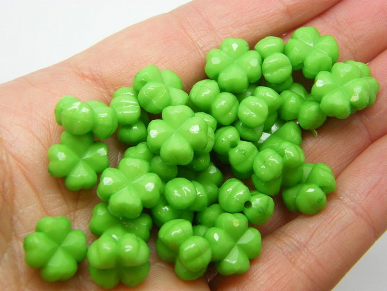 50 Four Leaf Clover Beads Green Acrylic BB827 SALE 50% OFF - Etsy