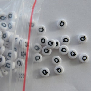 100 Letter Q Acrylic Round Alphabet Beads White and Black - Etsy