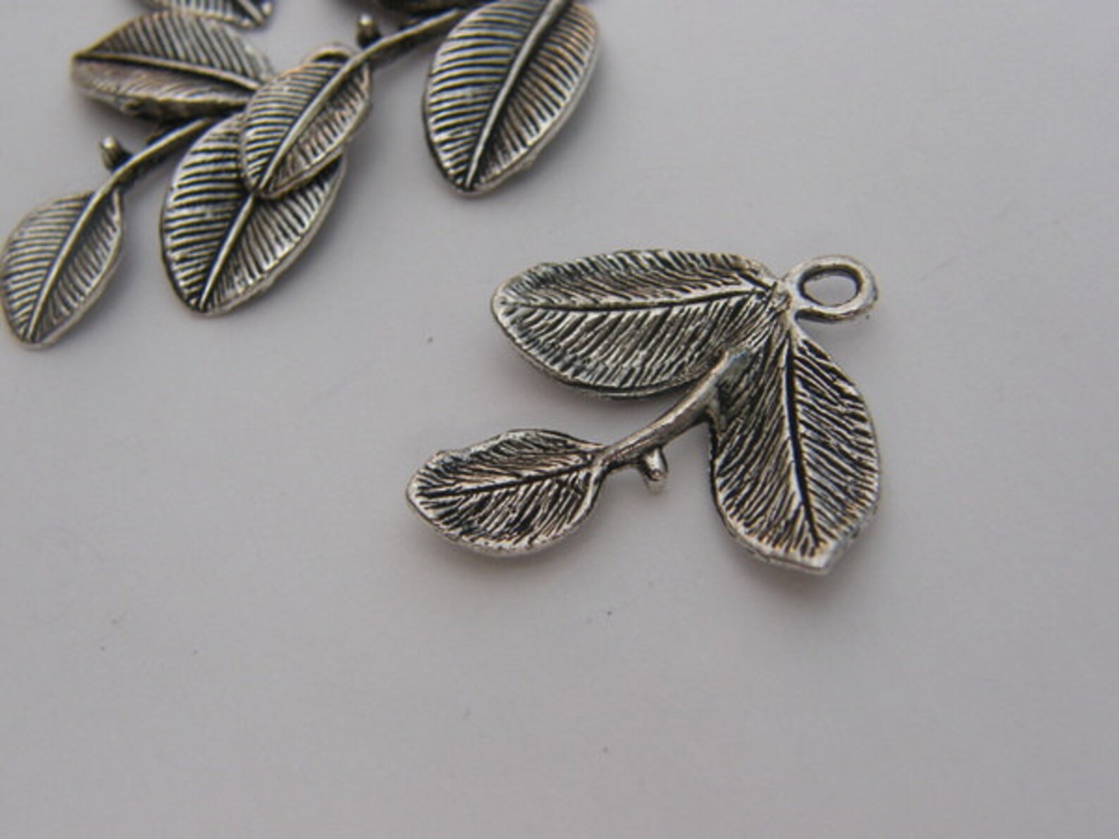 BULK 30 Leaves Leaf Charms Antique Silver Tone L19 - Etsy
