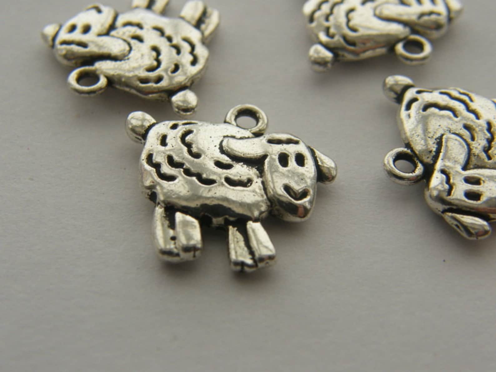 8 Sheep Charms Antique Silver Tone A101 - Etsy