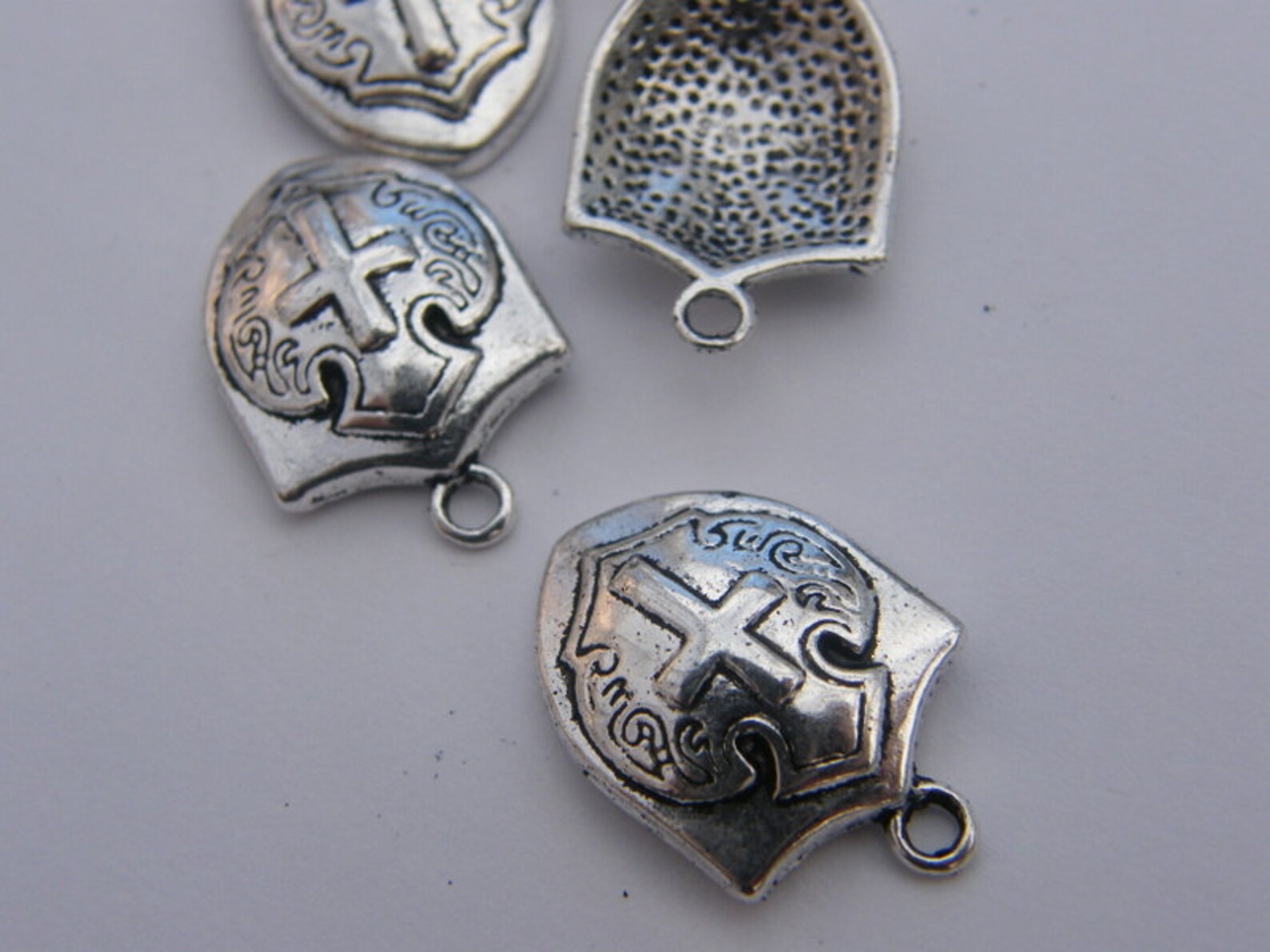 BULK 30 Shield Charms Antique Silver Tone SW40 - Etsy