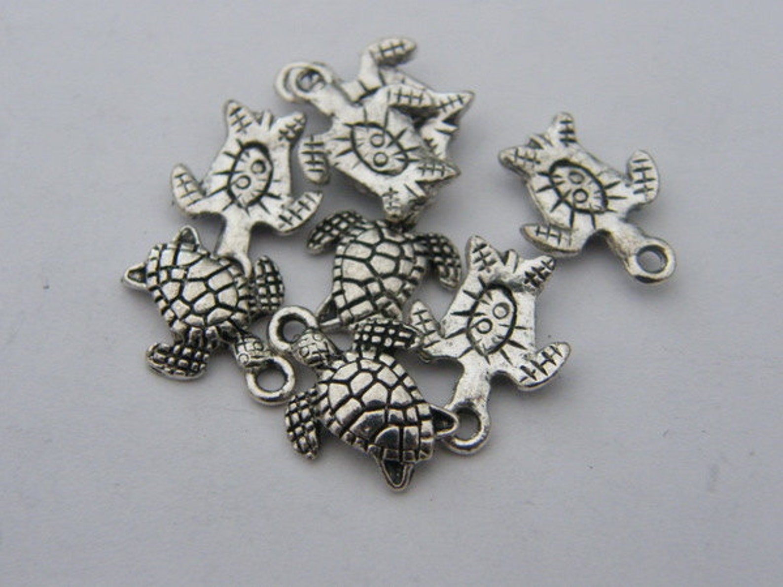 8 Turtle Charms Tibetan Silver FF132 - Etsy