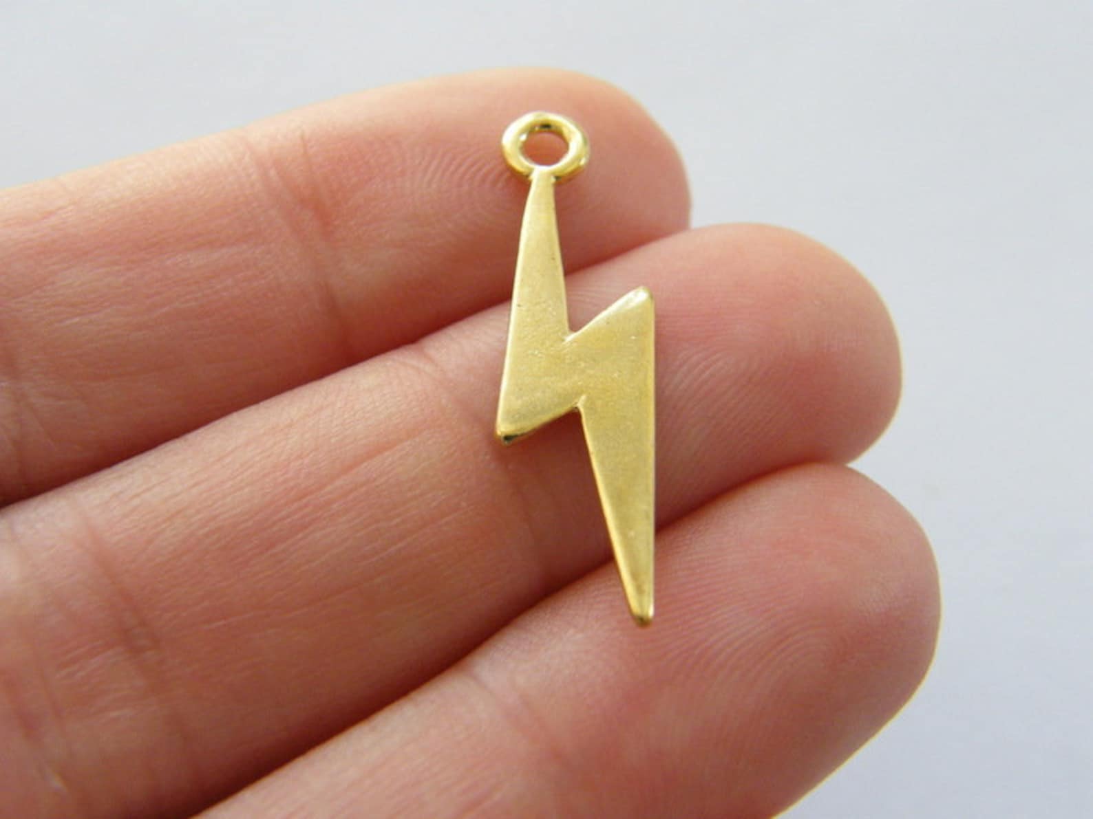 8 Lightning bolt charms gold tone S250 | Etsy