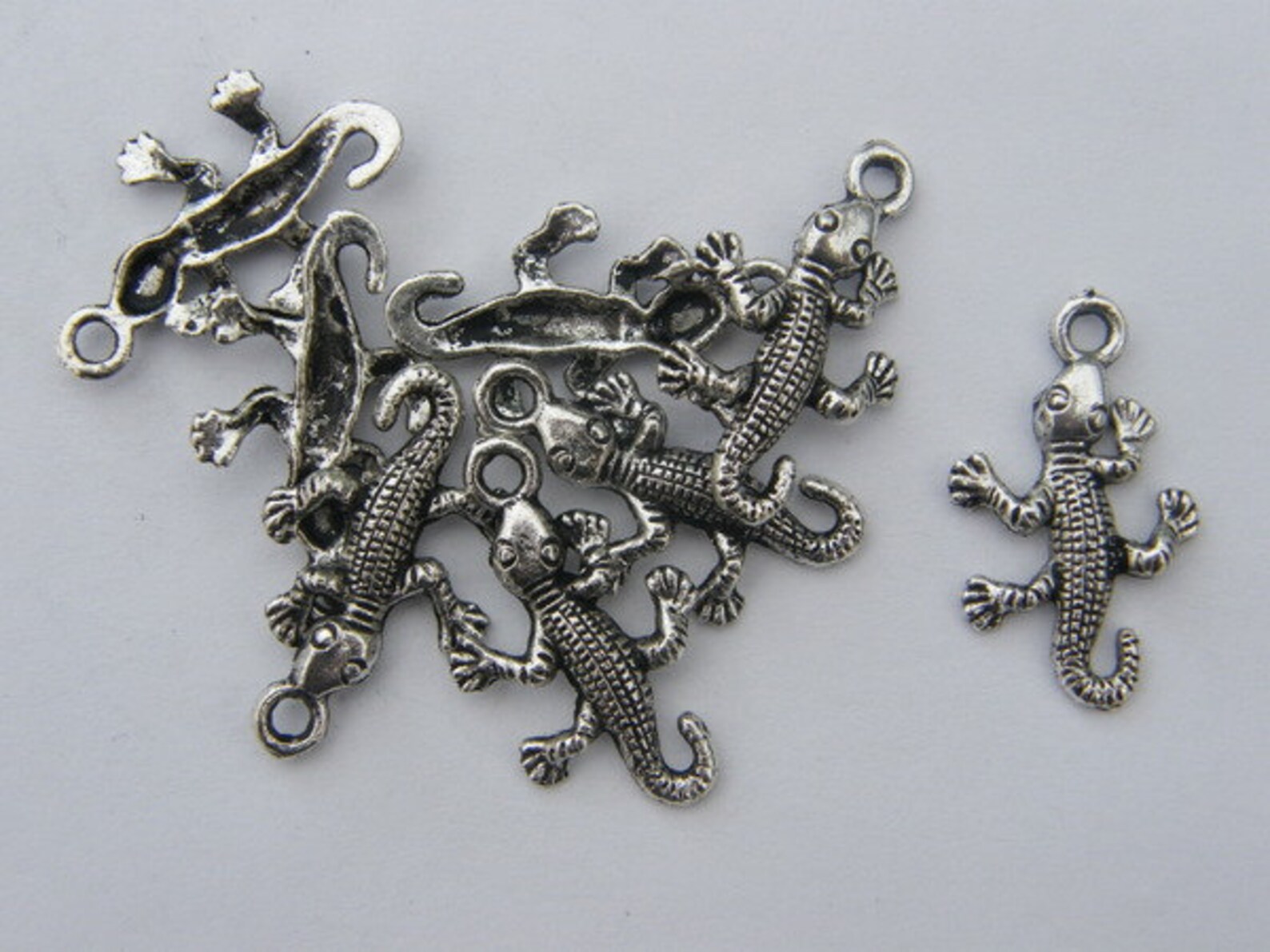8 Lizard or Gecko Charms Antique Silver Tone A82 - Etsy