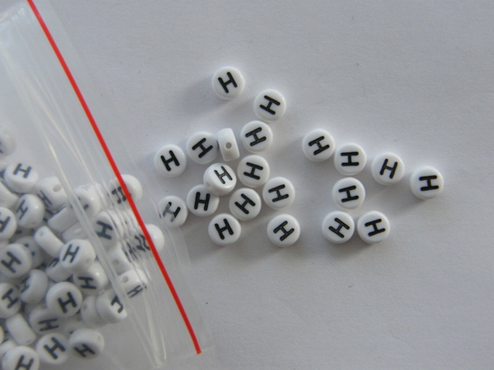 100 Letter H Acrylic Round Alphabet Beads White and Black - Etsy