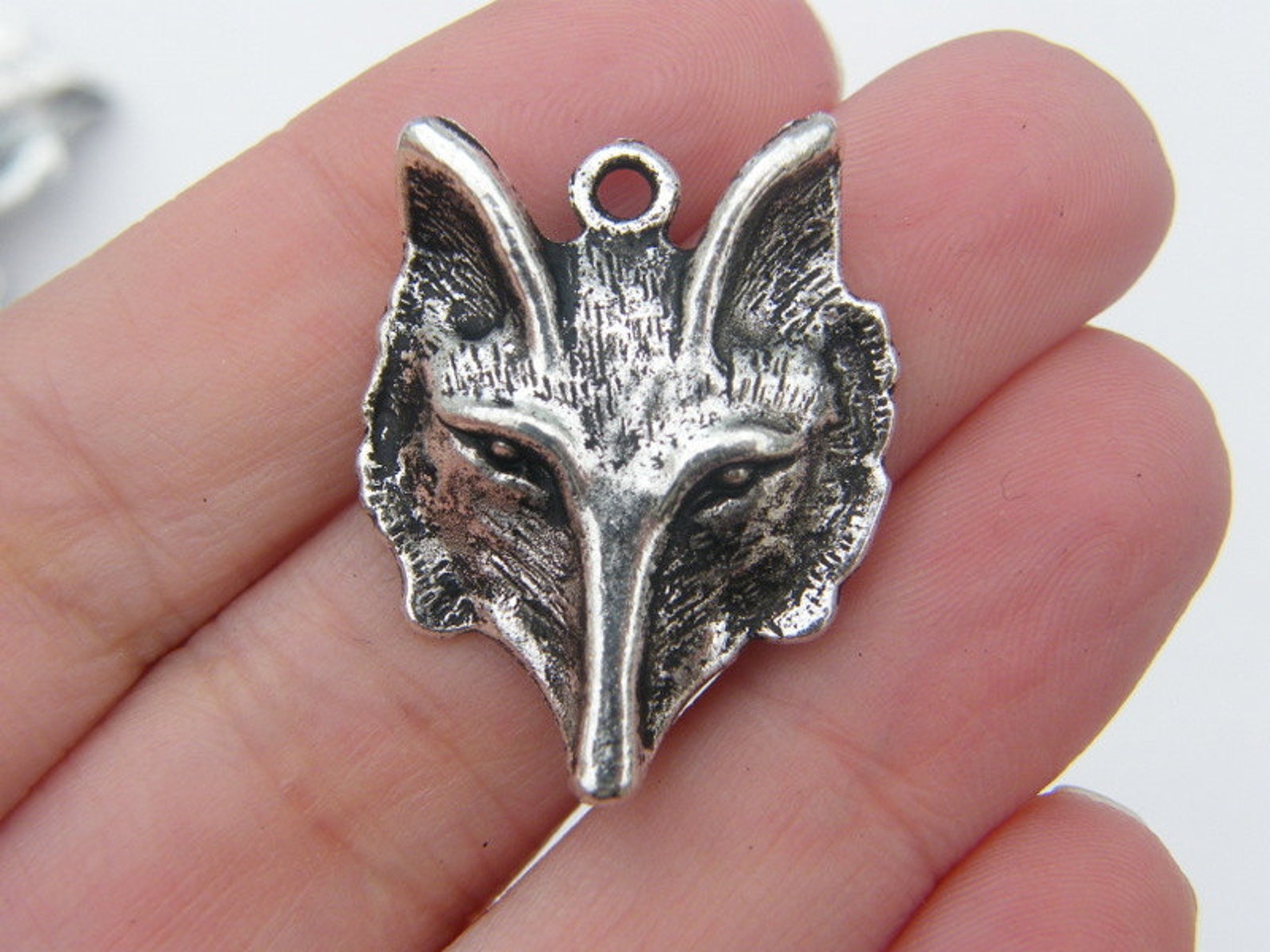 4 Wolf Charms Antique Silver Tone A287 - Etsy