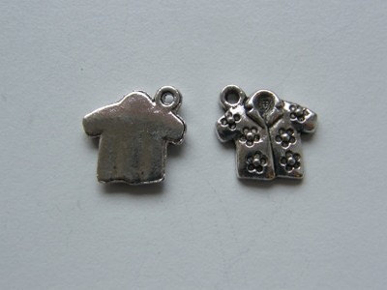 8 Hawaiian Shirt Charms Tibetan Silver CA163 - Etsy