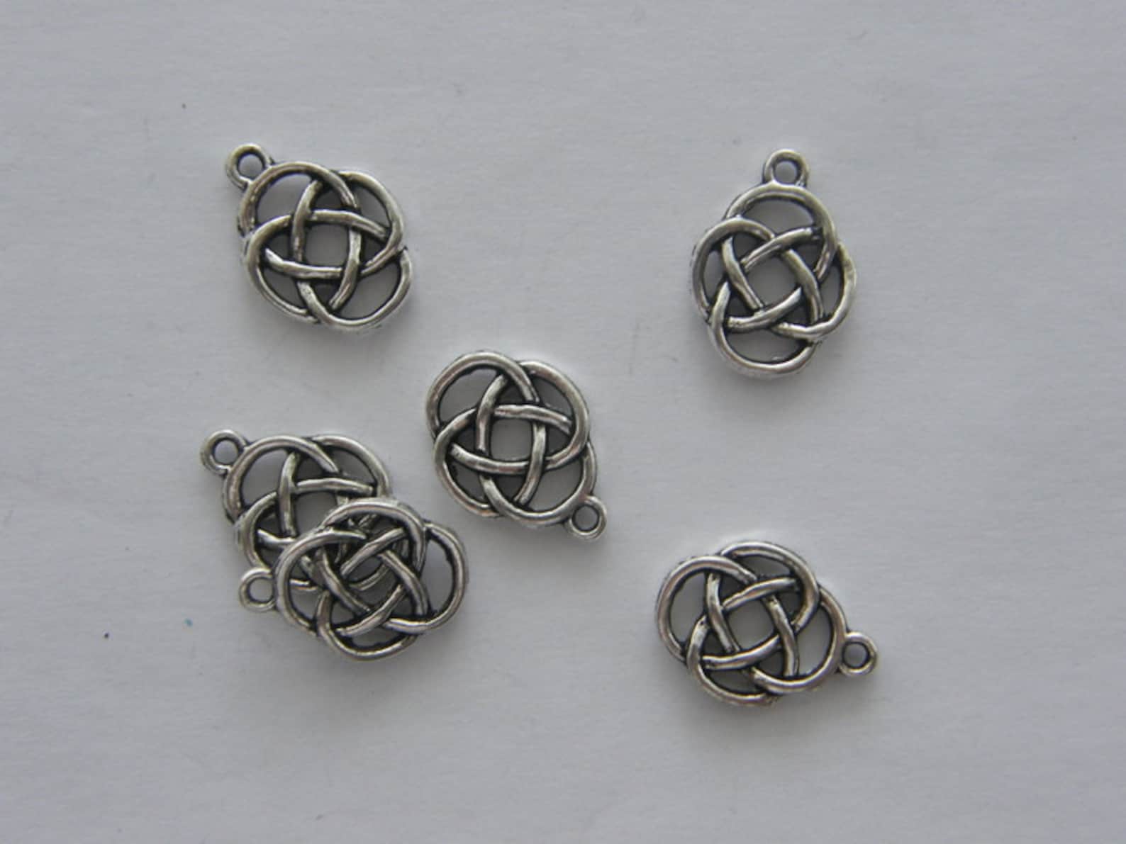 BULK 50 Celtic Knot Charms Antique Silver Tone R37 - Etsy