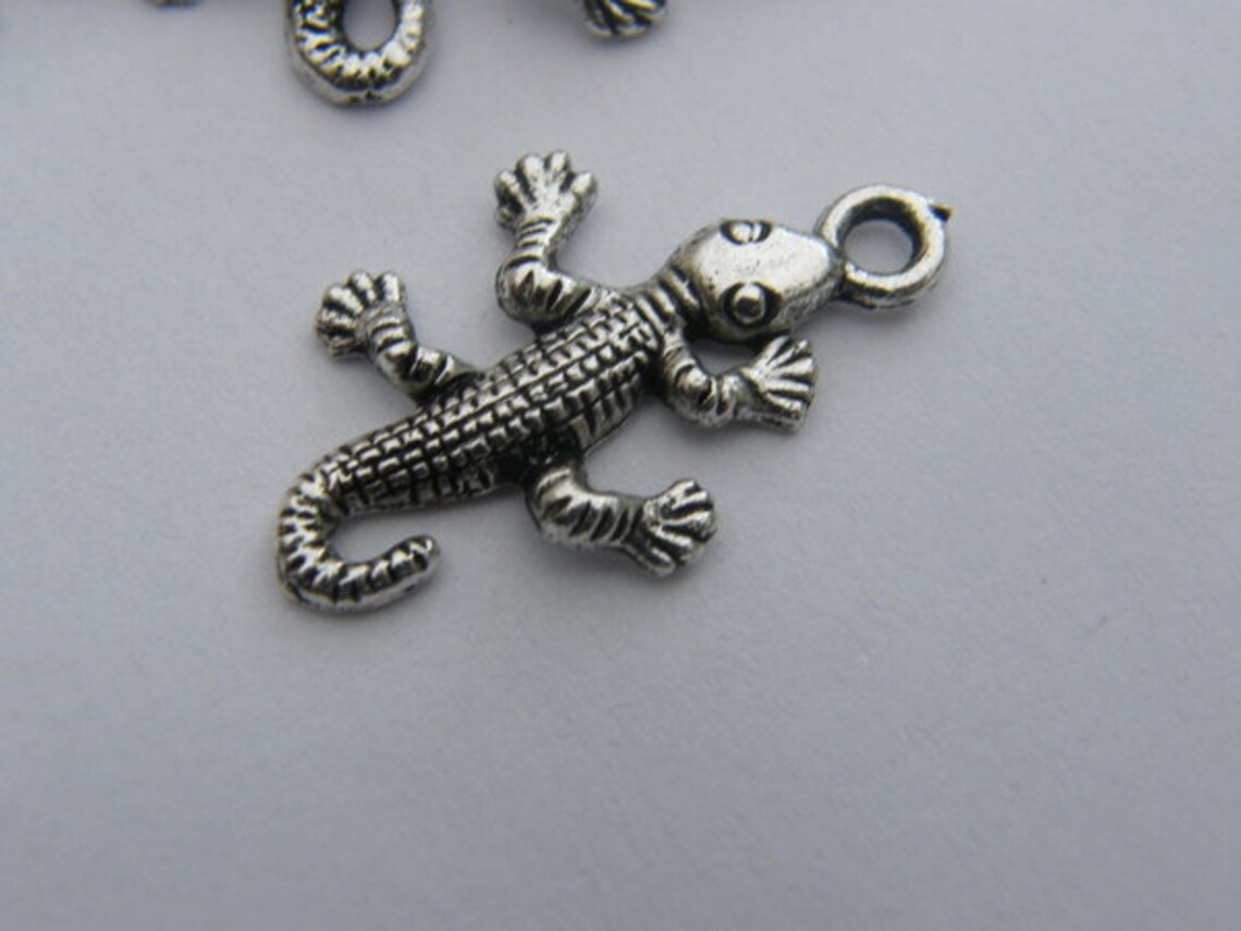 8 Lizard or Gecko Charms Antique Silver Tone A82 - Etsy