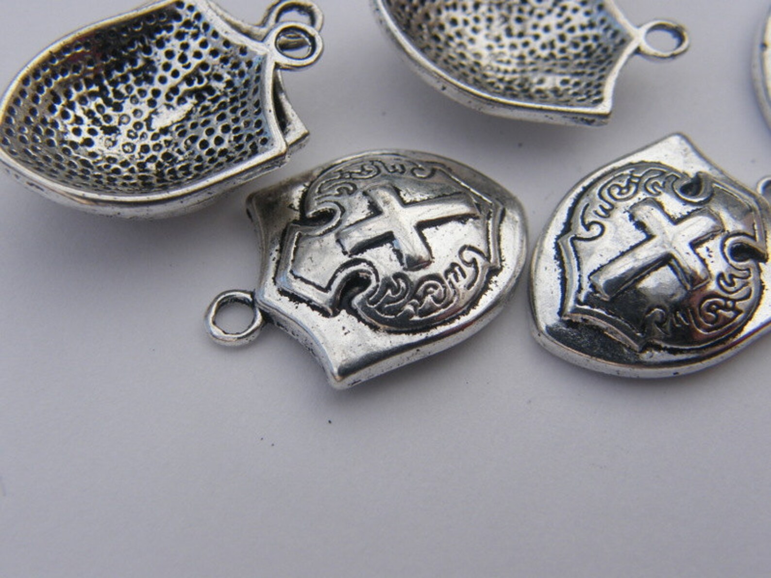 BULK 30 Shield Charms Antique Silver Tone SW40 - Etsy