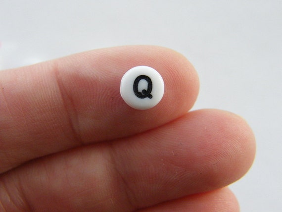 100 Letter Q Acrylic Round Alphabet Beads White and Black - Etsy