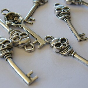10 Skull Key Charms Antique Silver Tone K23 - Etsy