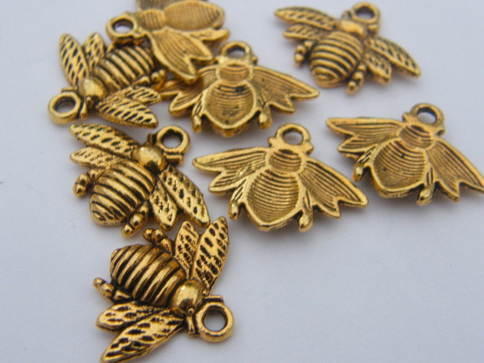 BULK 50 Bee Charms Antique Gold Tone A564 - Etsy