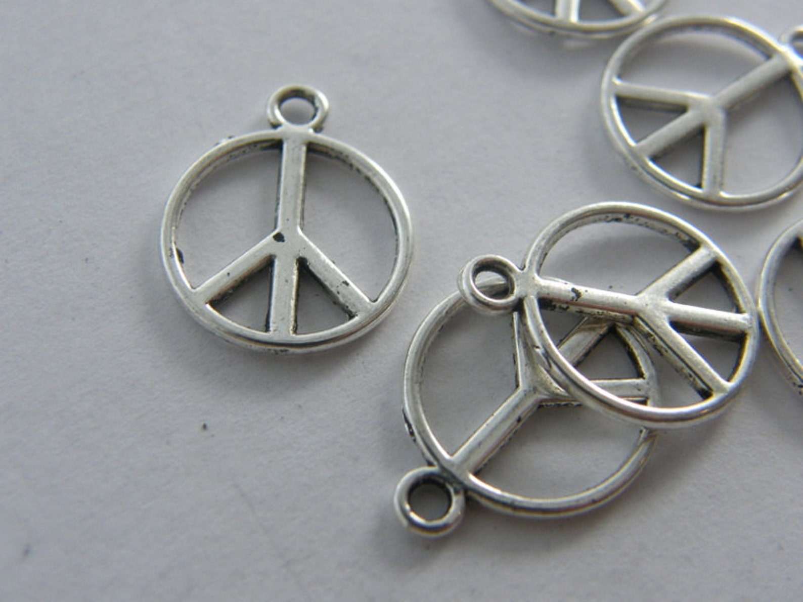 BULK 50 Peace Sign Charms Antique Silver Tone P1 - Etsy