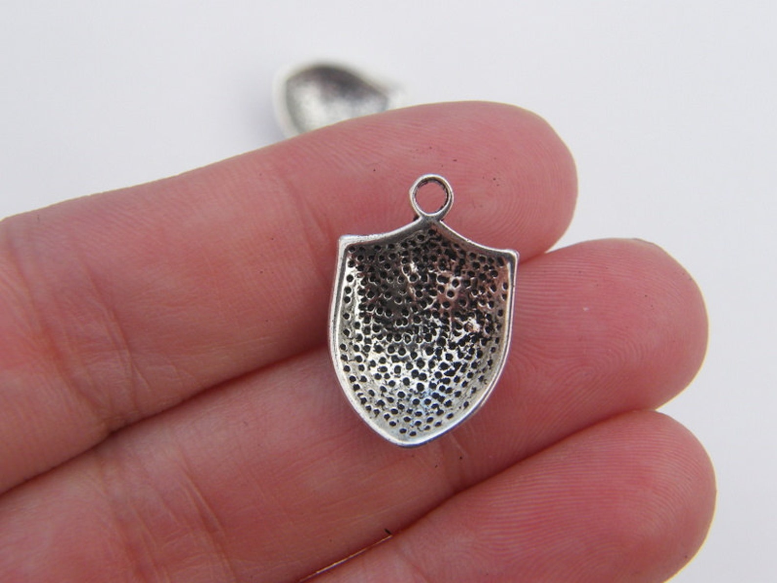 BULK 30 Shield Charms Antique Silver Tone SW40 - Etsy