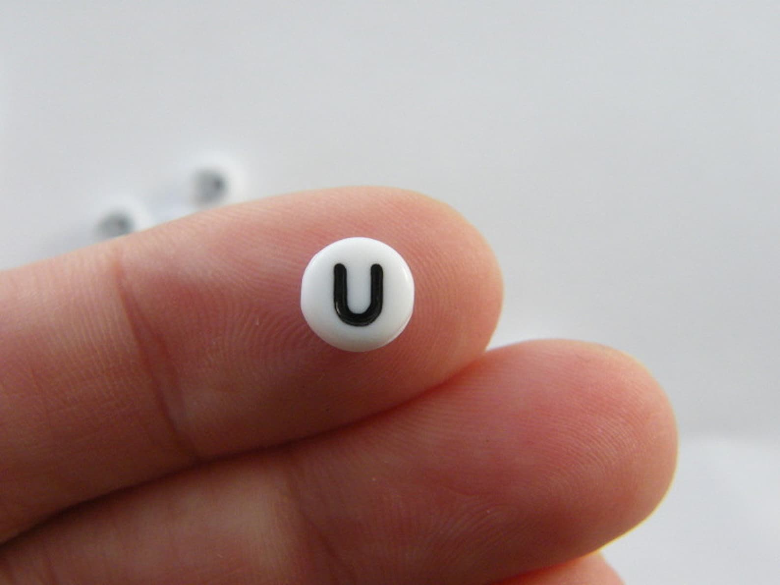 100 Letter U Acrylic Round Alphabet Beads White and Black - Etsy