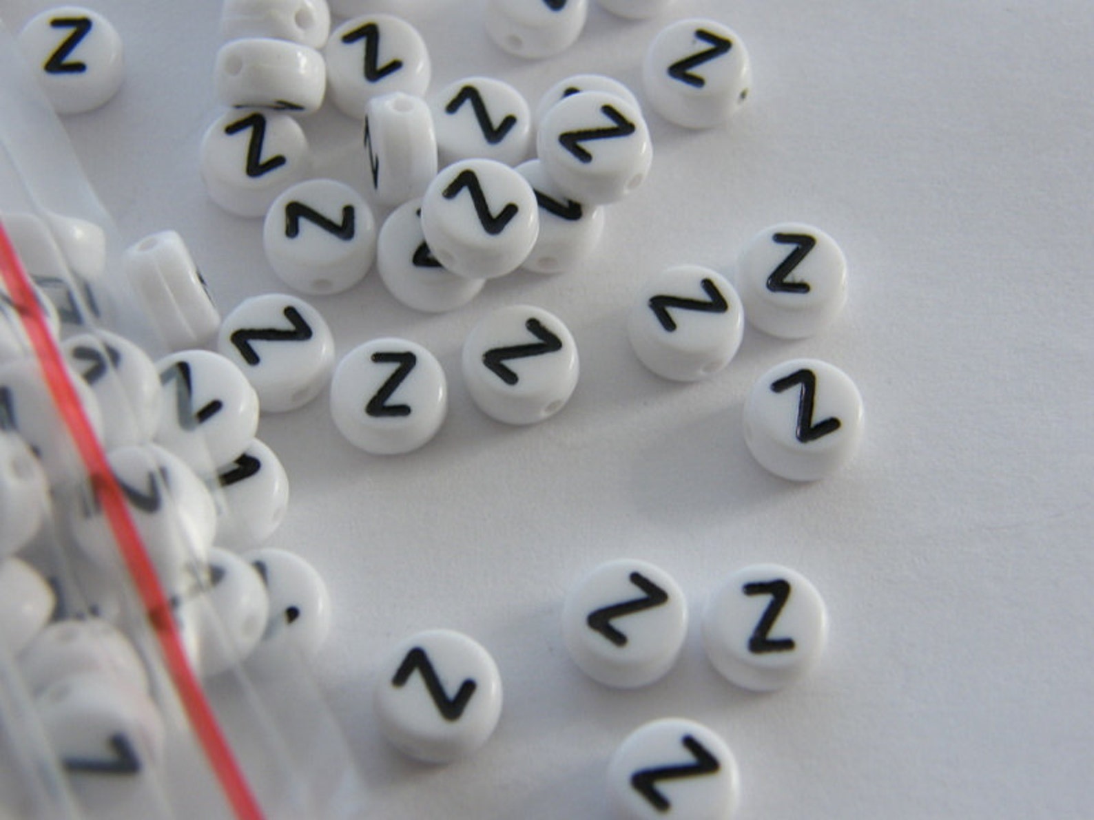 100 Letter Z Acrylic Round Alphabet Beads White and Black | Etsy