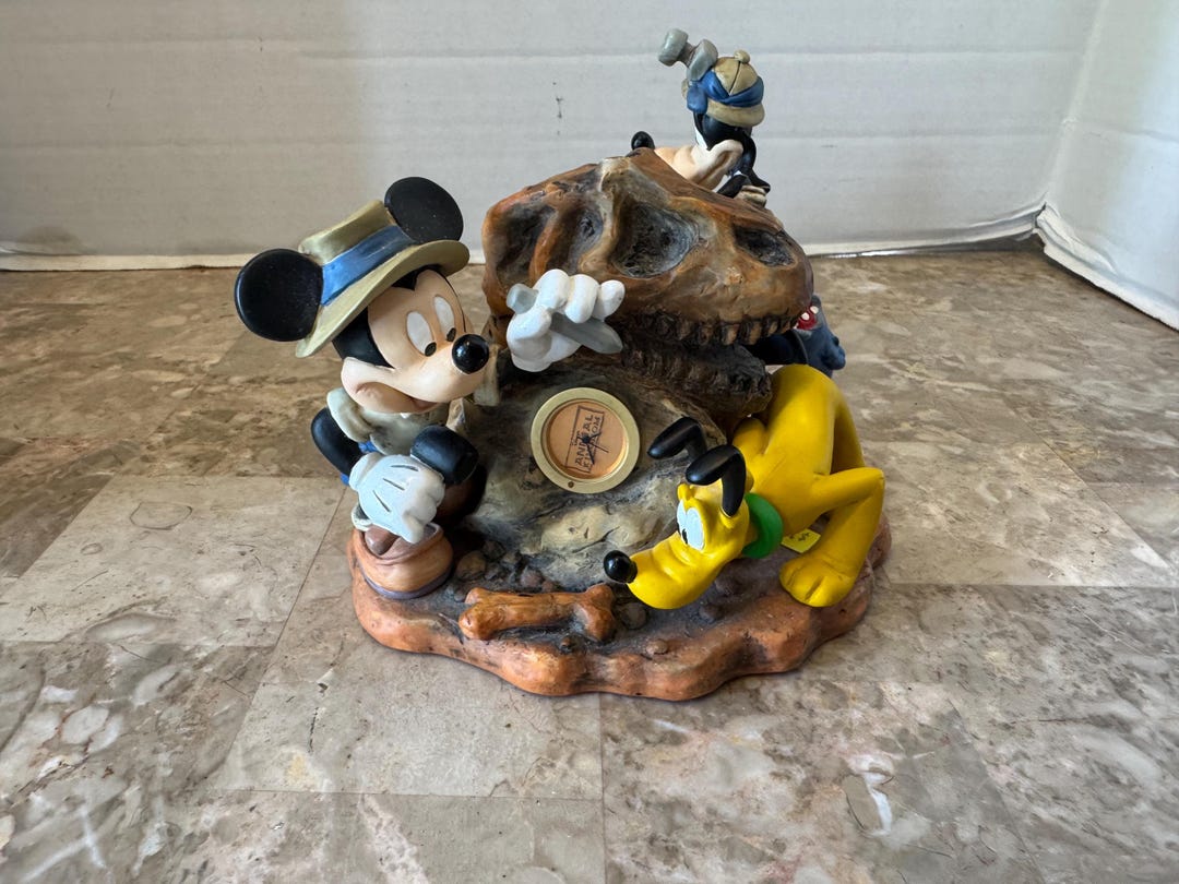 Disney Animal Kingdom Big Dig in the Boneyard Dinosaur MICKEY PLUTO ...