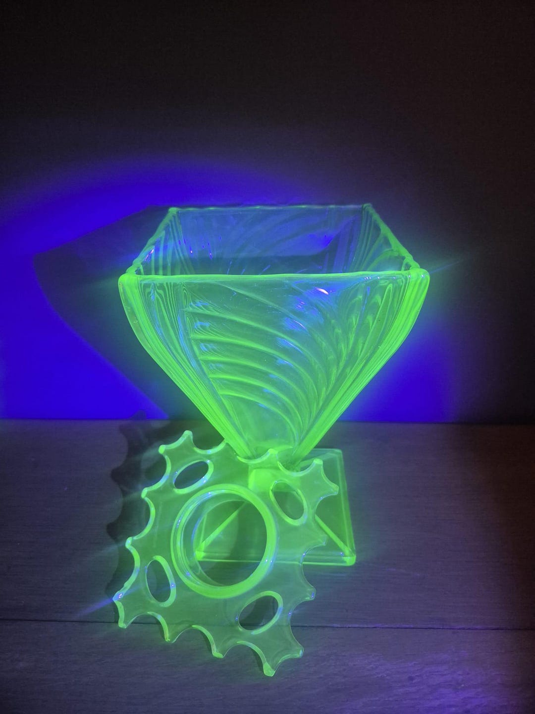 Vintage Uranium Glass Vase With Art Deco Swirl Pattern - Glowing Green ...