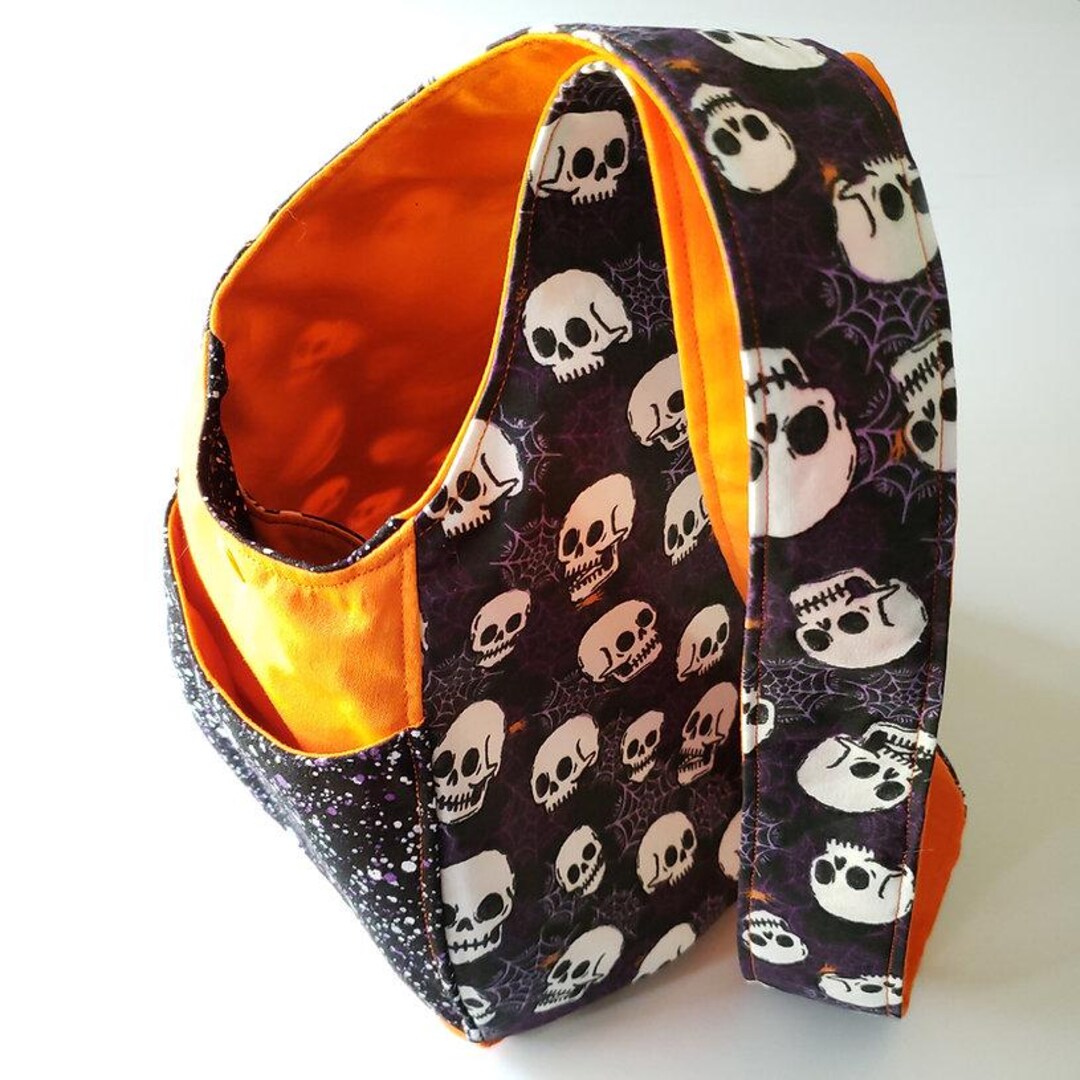 Skulls Sling Bag | Halloween Glow-in-the-dark Spooky Skull | Daily ...
