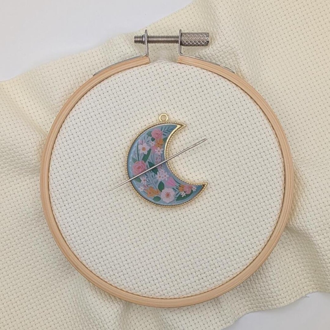 Floral Crescent Moon Magnetic Needle Minder - Etsy