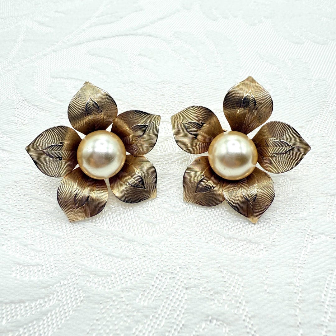 Vintage Signed Tara Flower Faux Pearl Clip-on Earrings W/ Textured Gold ...