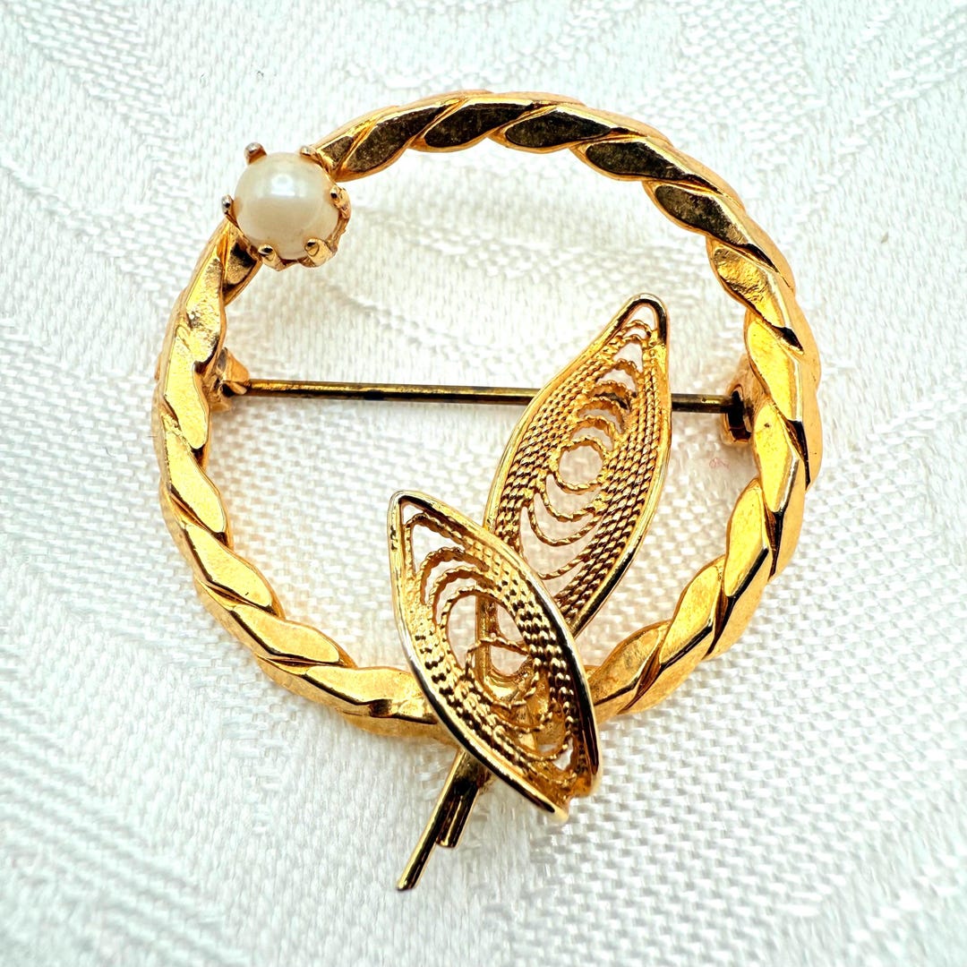 Vintage Elegant Leaf Filigree Spun Wire Work Gilded Metal Wire Round ...