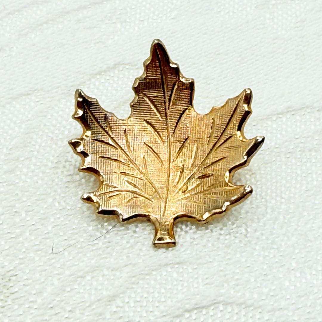 Vintage Small Gold Tone Maple Leaf Autumn Foliage Classic Costume ...