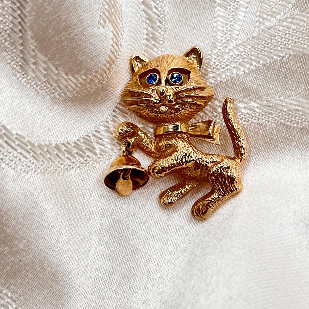 Vintage Signed Avon Cat Wearing Scarf Brooch With Blue Rhinestone Eyes ...