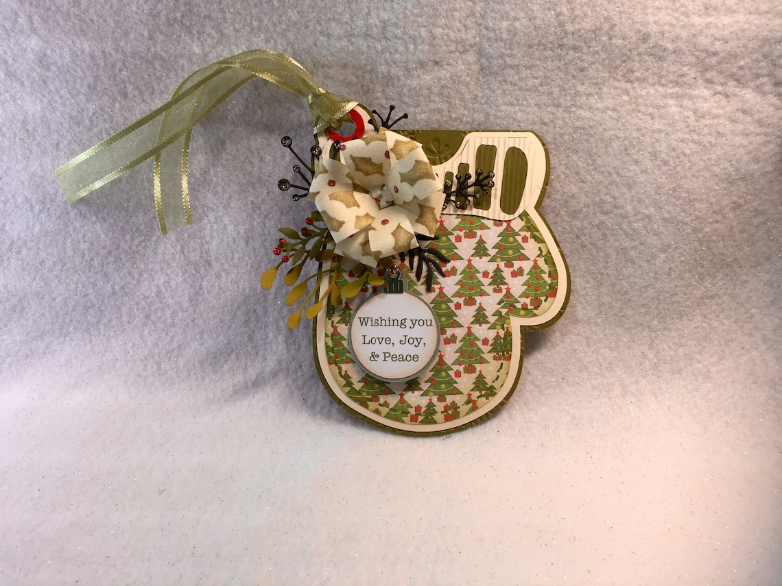 Holiday Mitten Gift Card Holder Tag Traditional Print Paper Bow Foliage ...