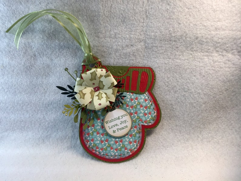 Holiday Mitten Gift Card Holder Tag Traditional Print Paper Bow Foliage ...