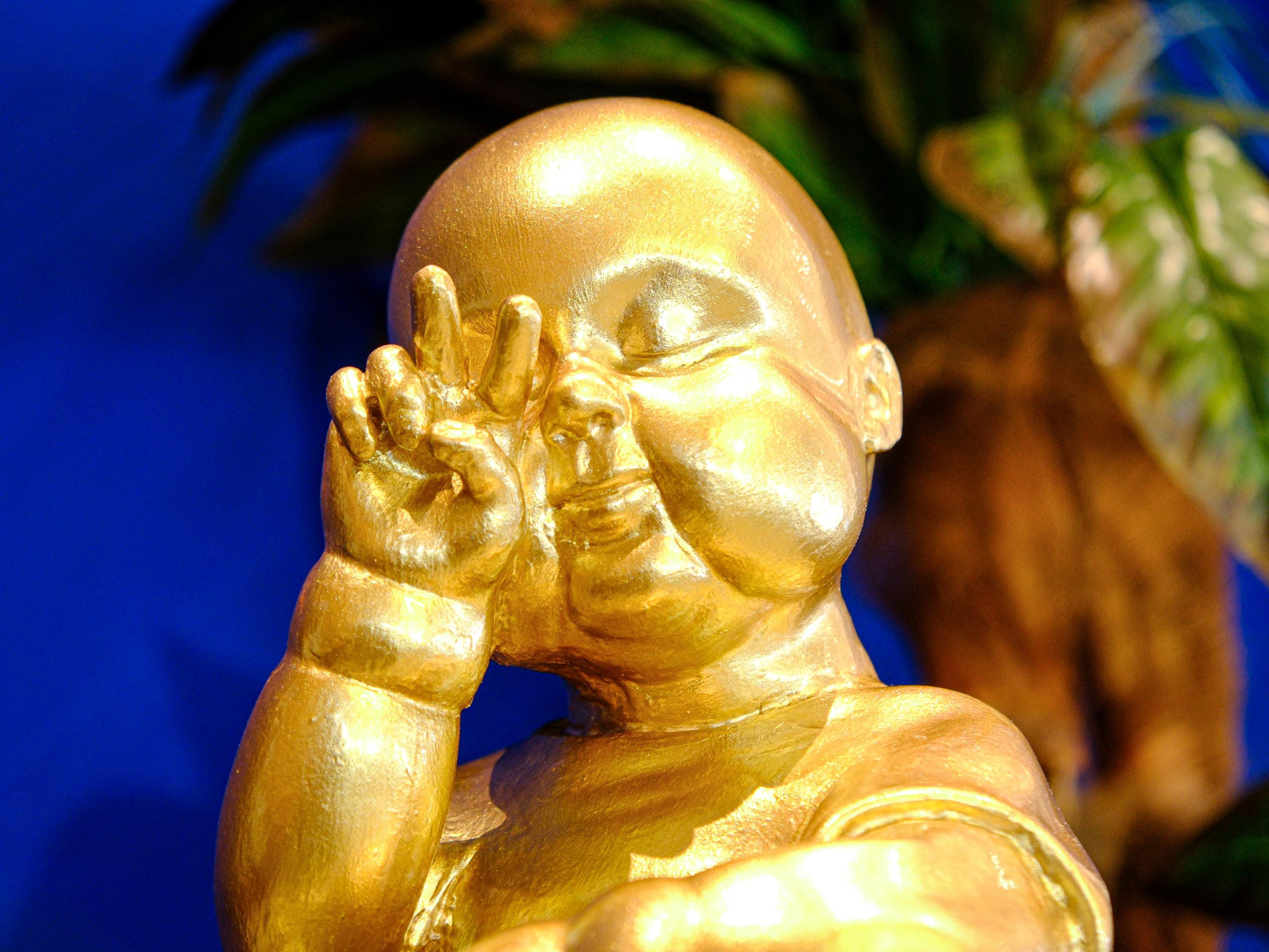 Crafted Gold Finger Pointing Child Sculpture – Sitting 2 Finger Gesture ...