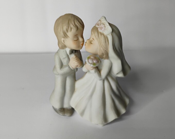 Vintage Lefton Bride & Groom Wedding Kissing Bridal Couple Figurine ...