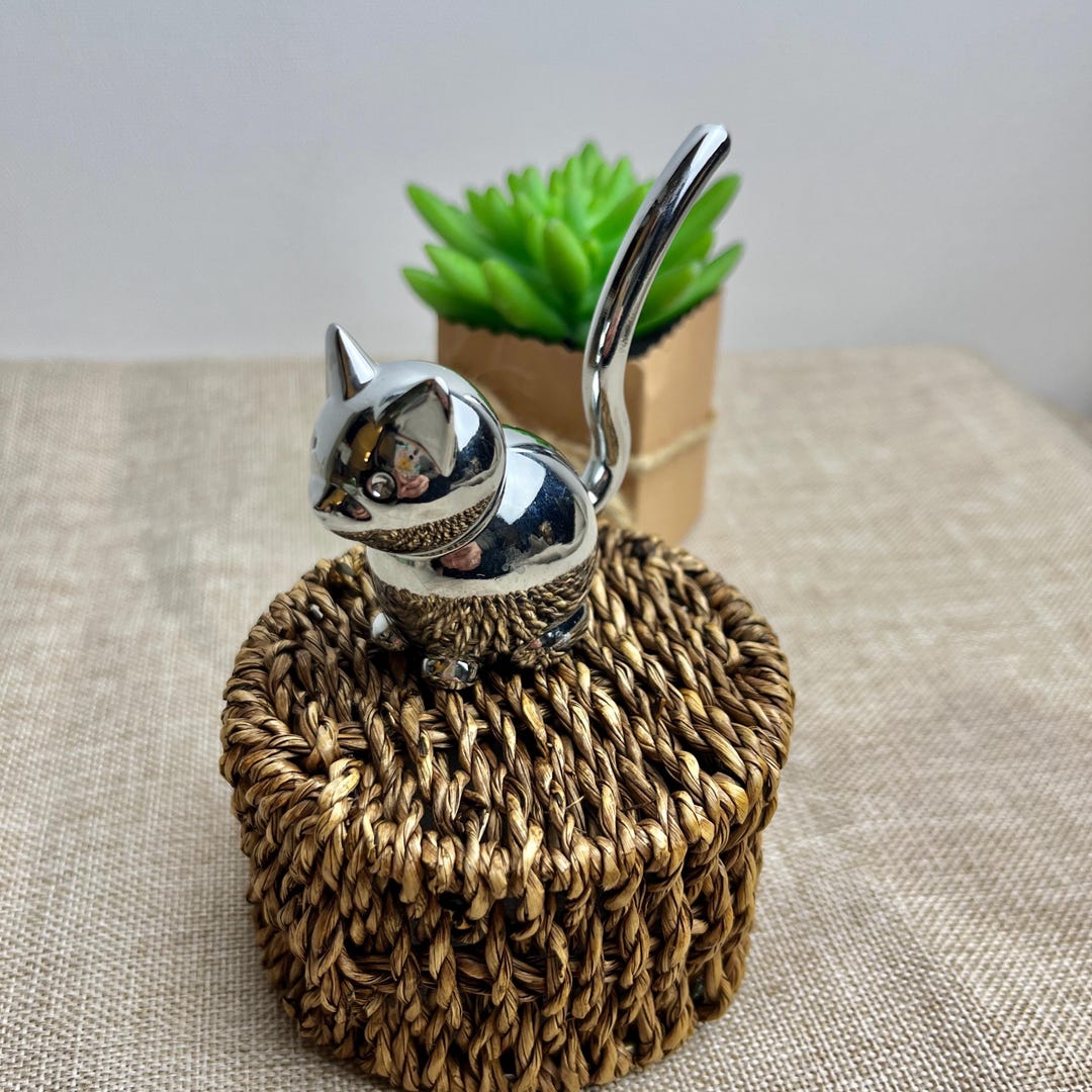 Modern Cute Umbra Chrome Cat Ring Holder – Zoola Collection Jewelry ...