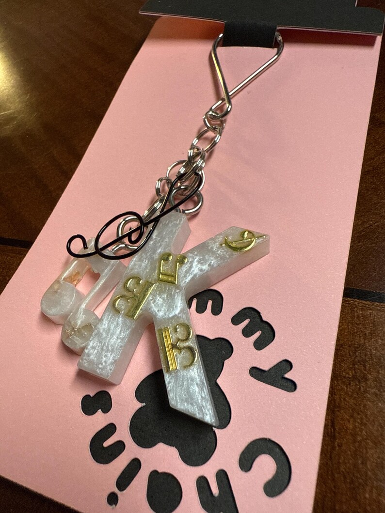 Resin Music Note Keychain: Personalized Initial Keyring - Etsy