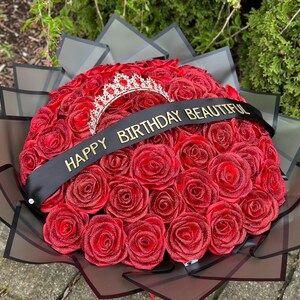 Customizable Eternal Rose Bouquet W/ Crown, LED Lights & Personalized Text - 100 Red Roses Ramo ...
