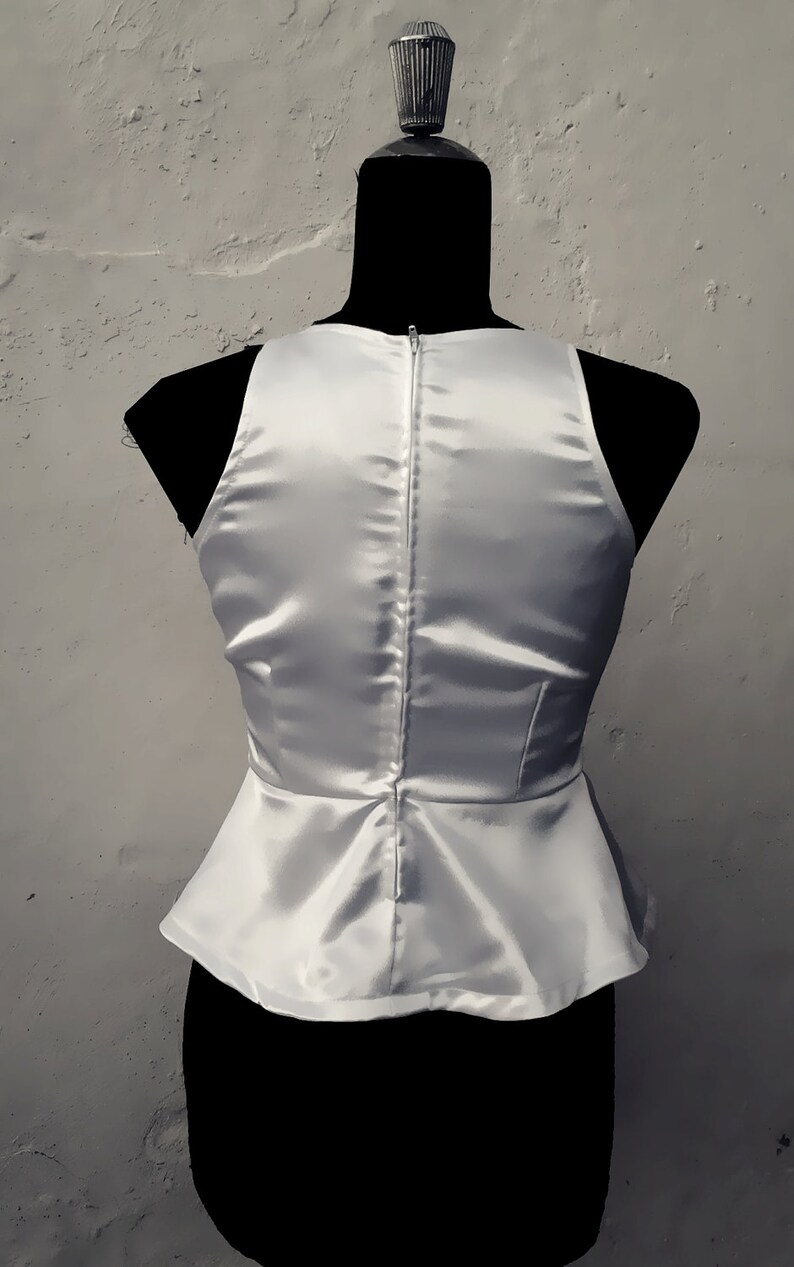 Top Bianco Aderente Scollo Americana Con Baschina, Blusa Tagliata in ...