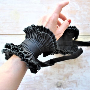 BLACK RUFFLE CUFFS /detachable Cuffs/black Cuffs/pleated Cuffs/textile ...