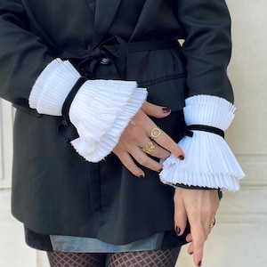 Victorian White Ruffled Cuffs/victorian Ruffled Cuff/white Cuffs/detach ...