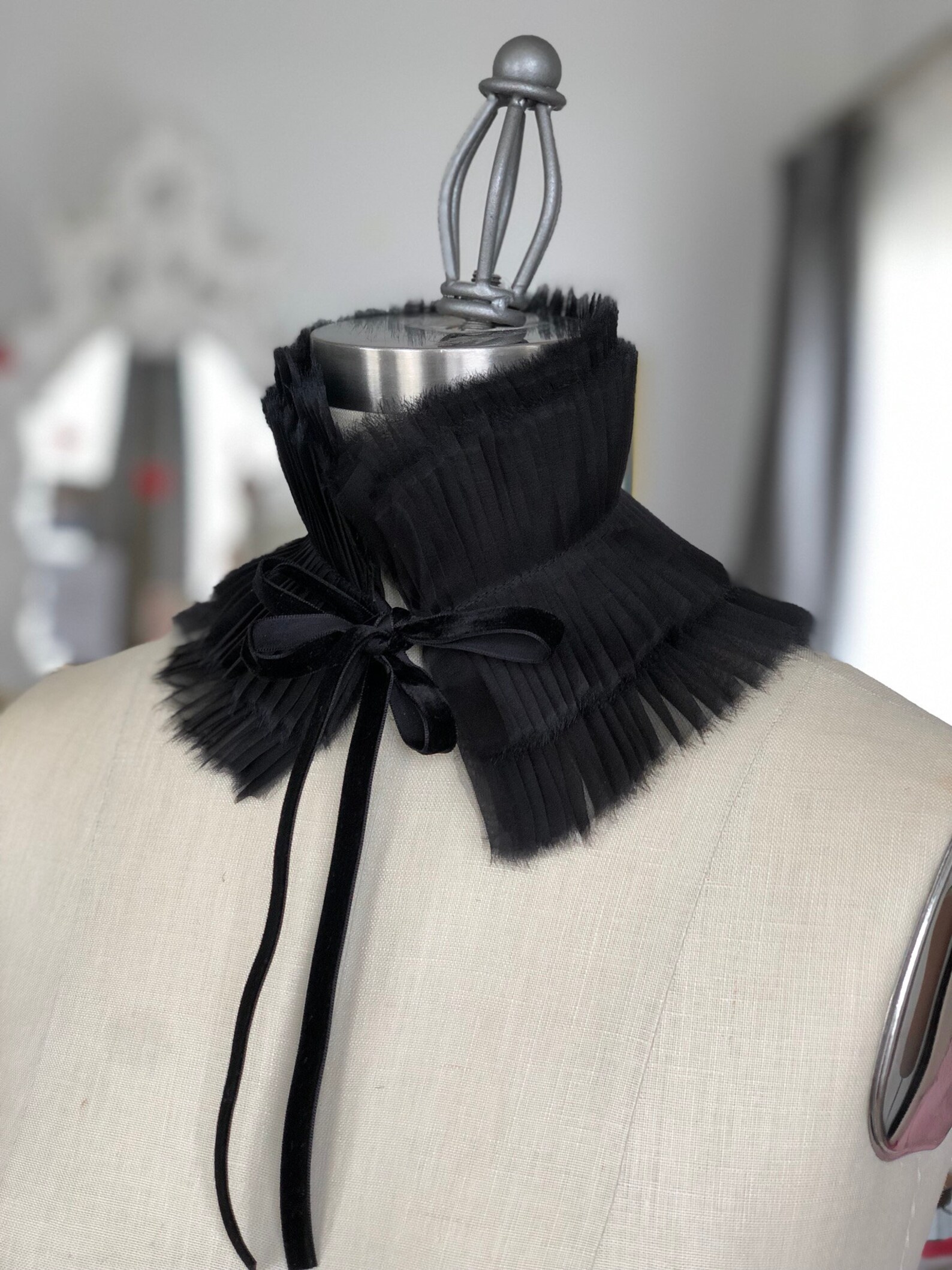 Black Silk Neck Ruff/ Stylish Neck Tie/detachable Ruffle Collar/silk ...