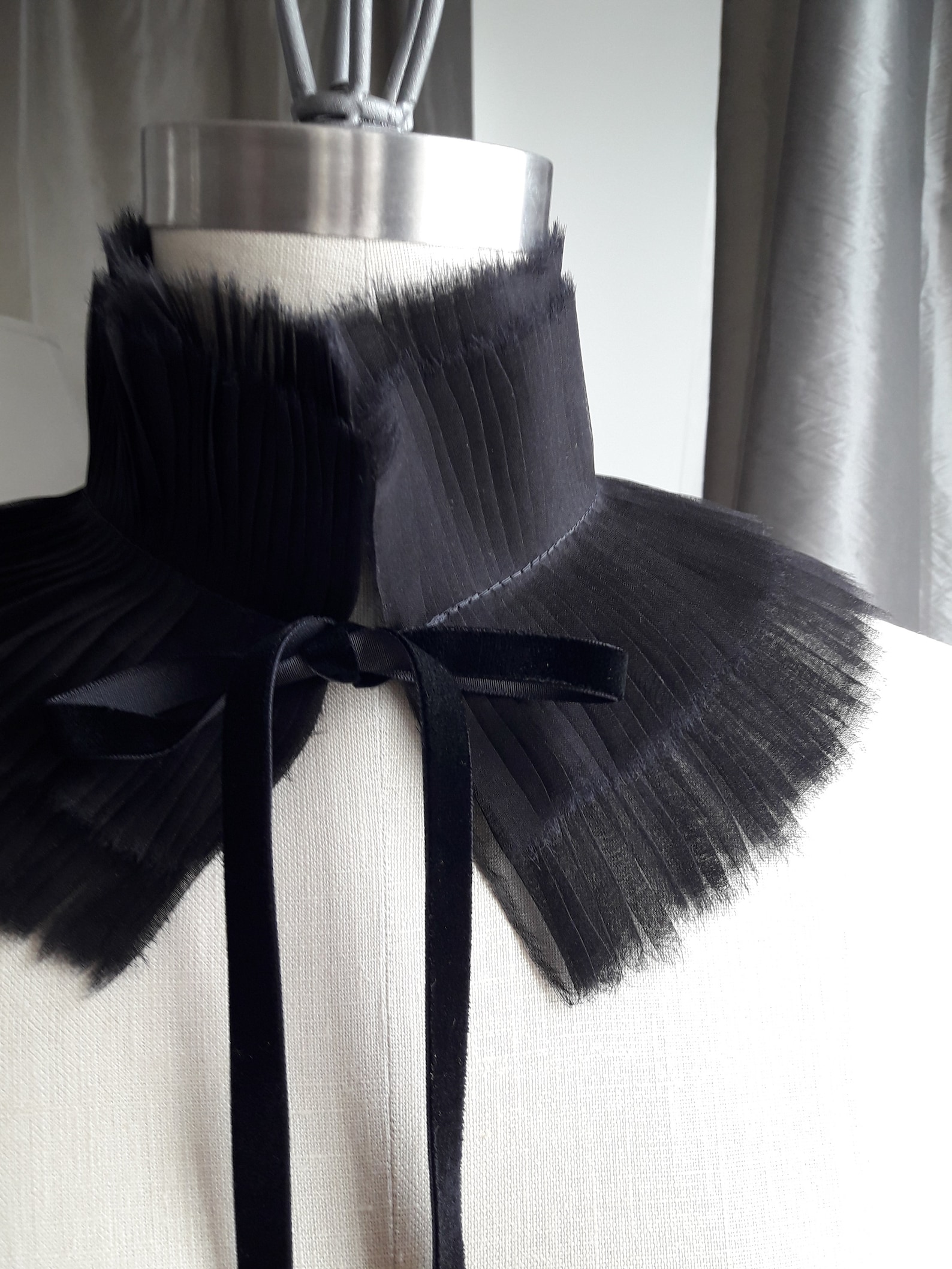 Black Silk Neck Ruff/ Stylish Neck Tie/detachable Ruffle Collar/silk ...