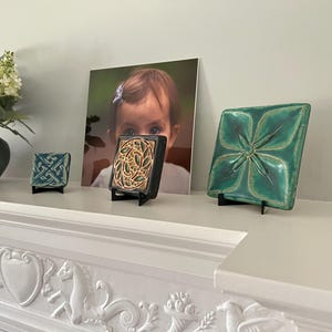 Tile Display Stand, 3D Printed Tabletop Easel for Photos, Plates ...