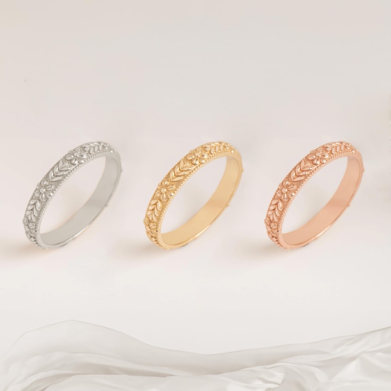 Solid Gold Floral Daisy Band Ring – Raised Leaf & Flower Pattern With ...