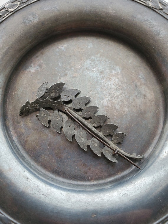 Antique black iron leaf feather fern brooch c clasp - Gem