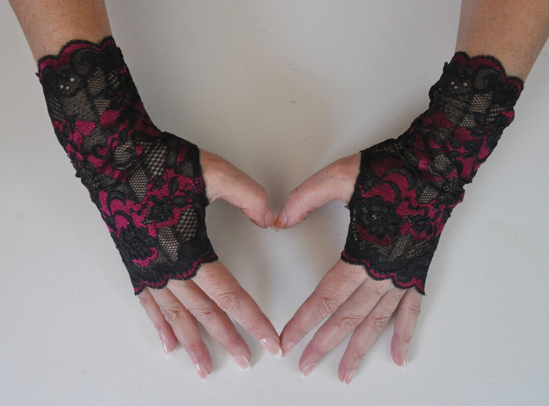 Short Gothic Fingerless Gloves Black/magenta Lace ,romantic Mittens ...