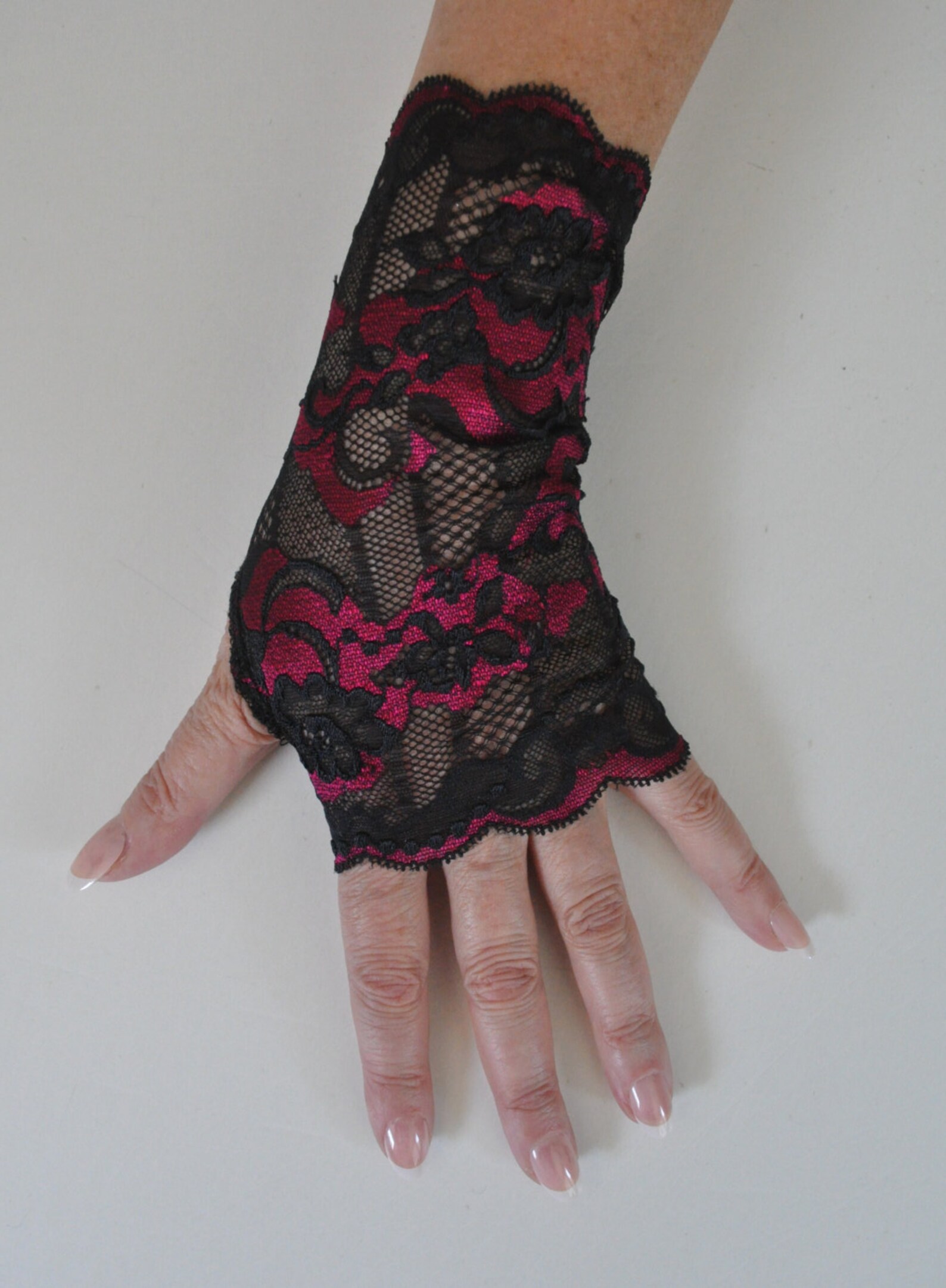 Short Gothic Fingerless Gloves Black/magenta Lace romantic - Etsy