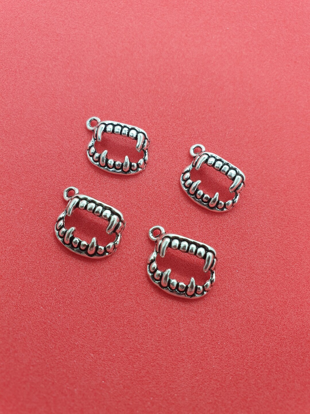 4 X Silvertone Vampire Teeth Charms - 17mm X 12mm - Fast Shipping From ...