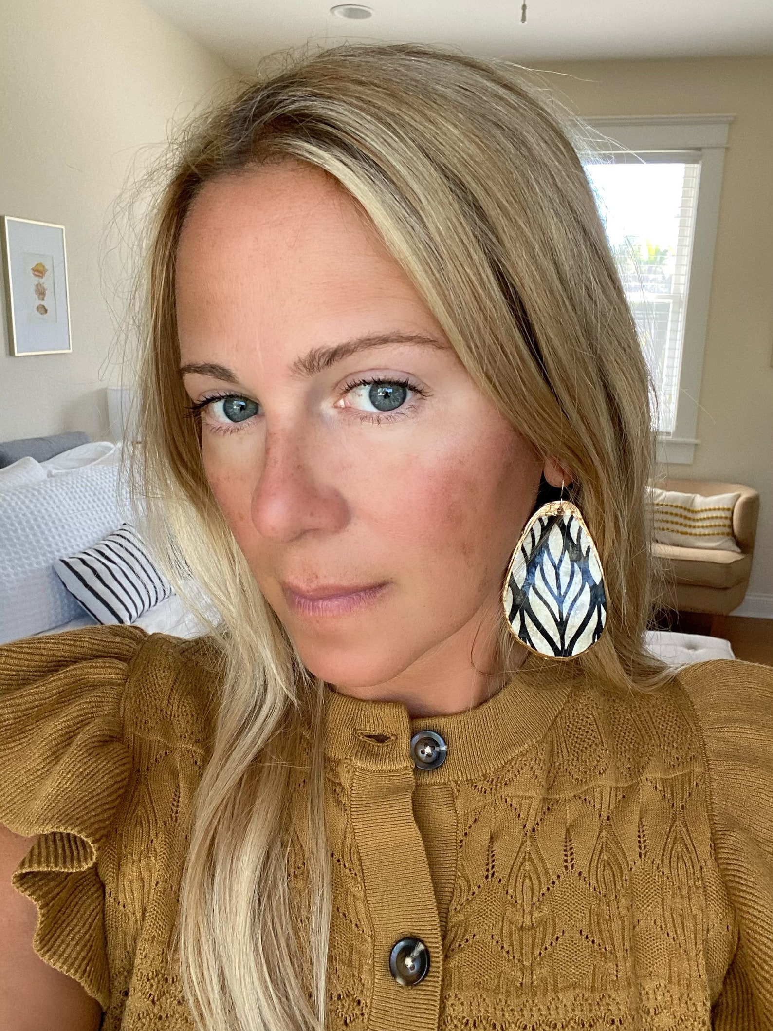 The Delphine on the Sakonnet Drop - Low Tides Design Oyster Shell Lid ...