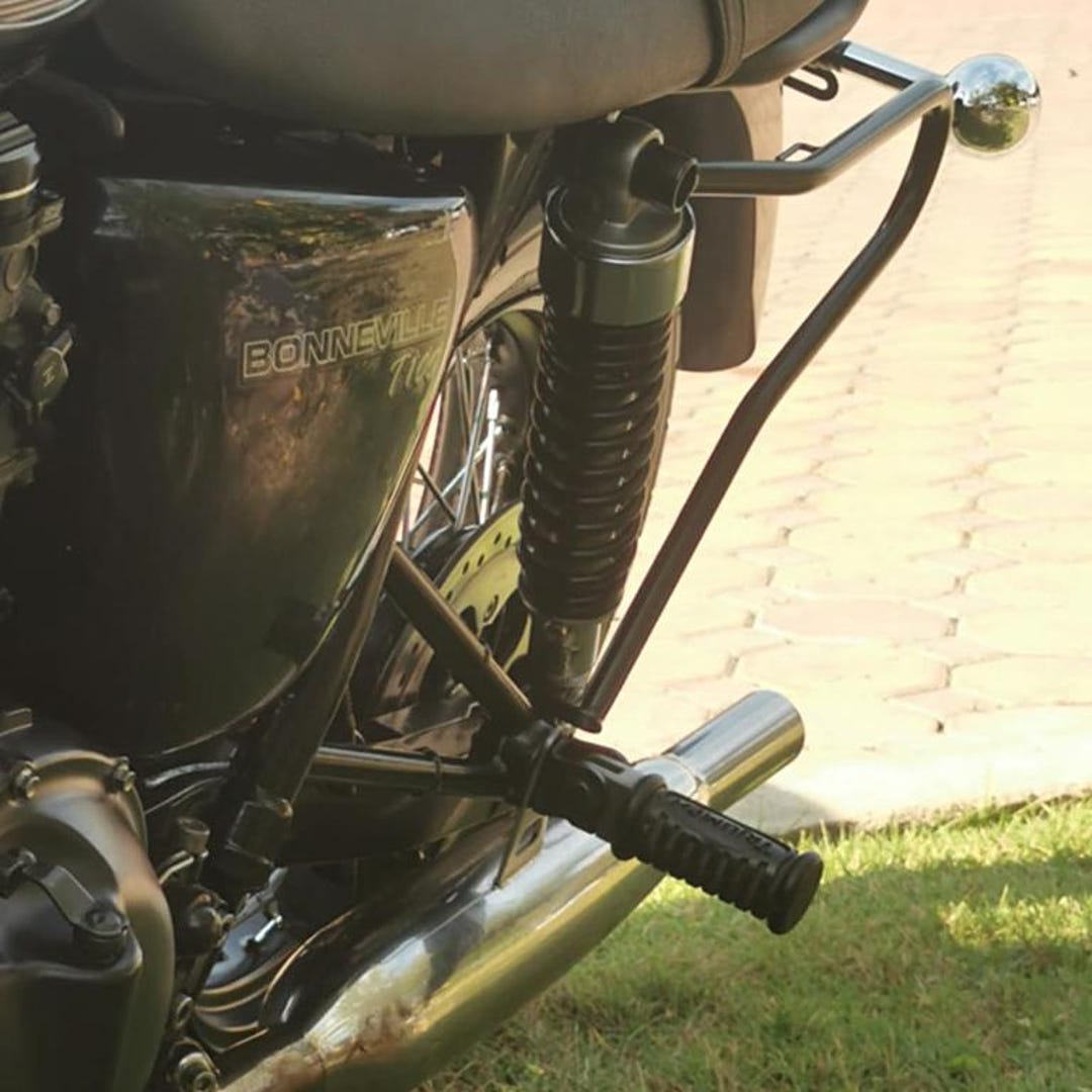 Triumph Bonneville T120 T100 Pannier Rack (left) BLACK (T100 T120 Carb ...